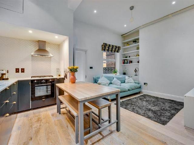2 bedroom maisonette to rent
