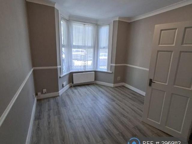 2 bedroom maisonette to rent
