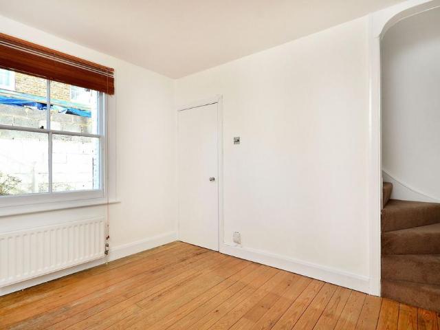 2 bedroom maisonette to rent