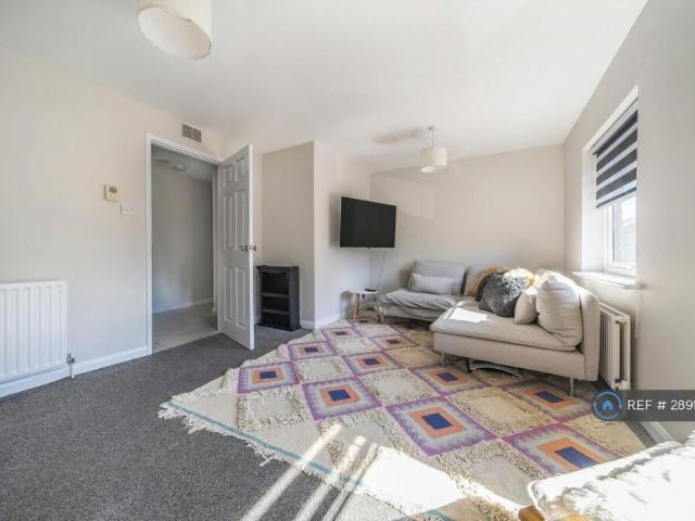 2 bedroom maisonette to rent