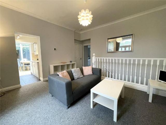 2 bedroom maisonette to rent