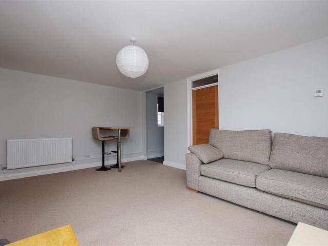 2 bedroom maisonette to rent