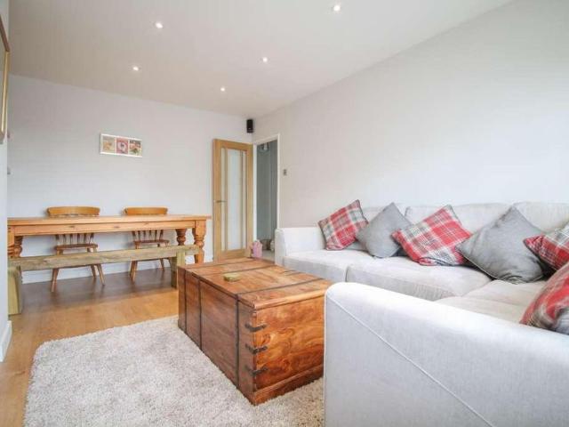 2 bedroom maisonette to rent