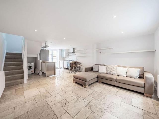 2 bedroom maisonette to rent
