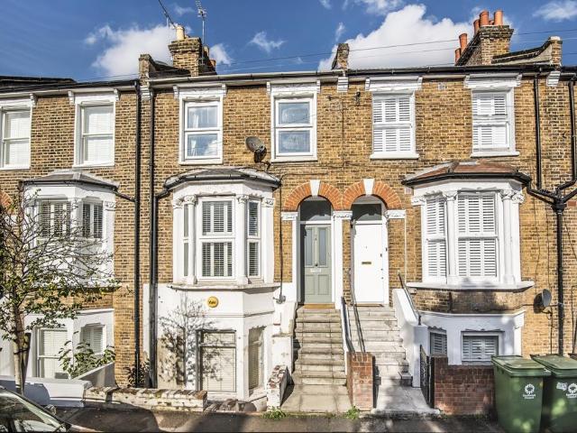 2 bedroom maisonette to rent