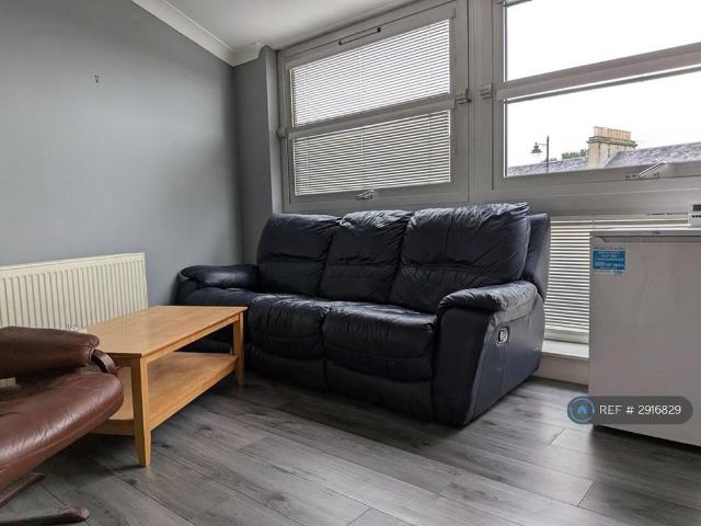 2 bedroom maisonette to rent
