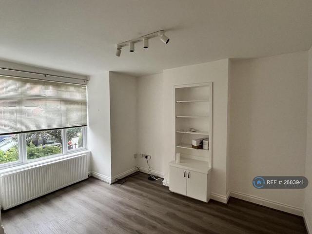 2 bedroom maisonette to rent