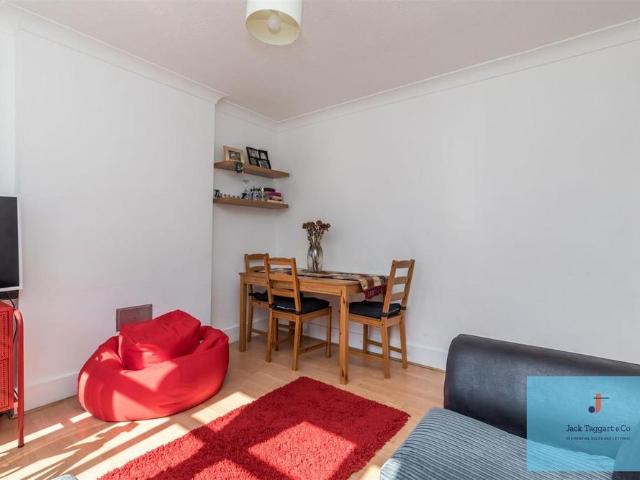 2 bedroom maisonette to rent
