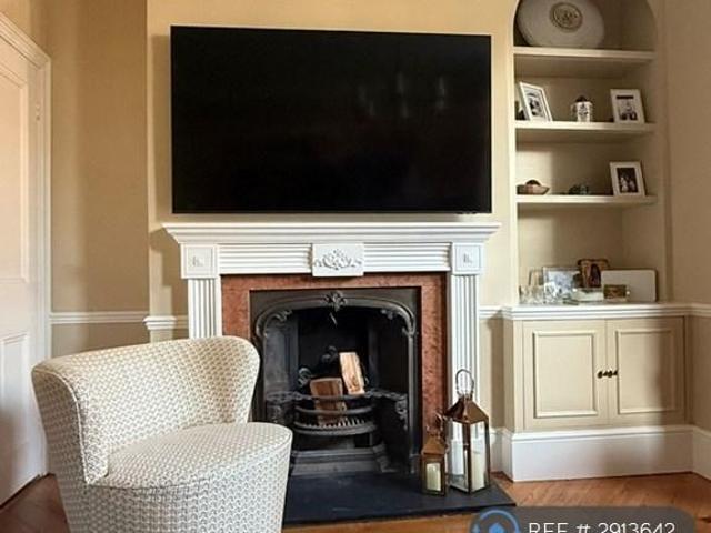 2 bedroom maisonette to rent