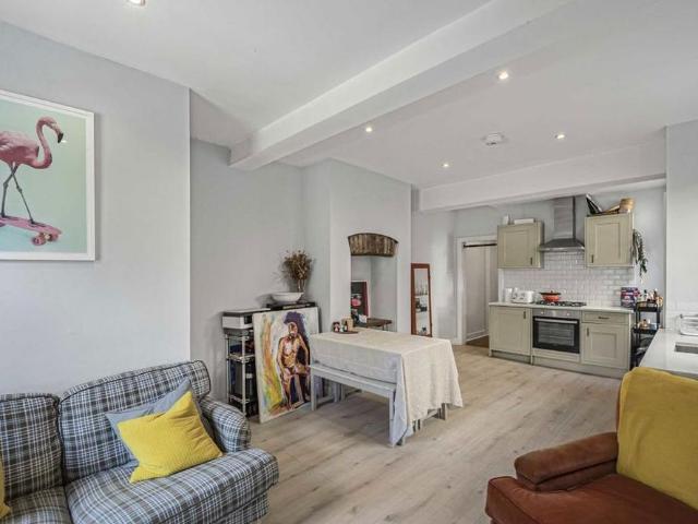 2 bedroom maisonette to rent