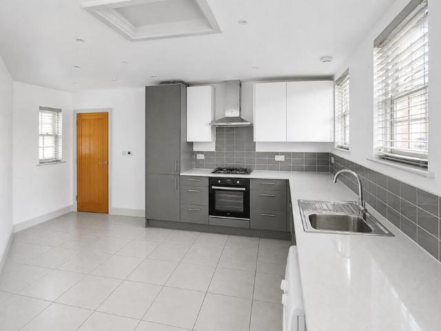 2 bedroom maisonette to rent