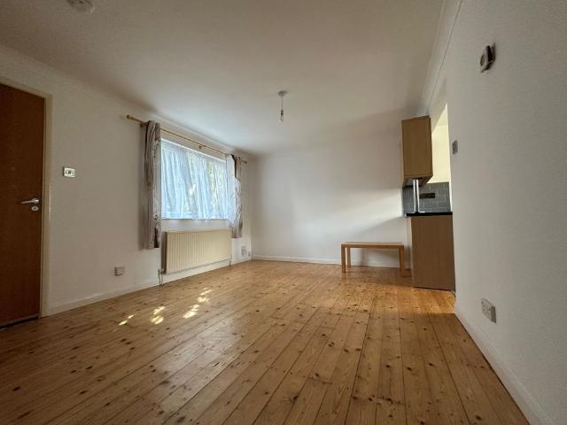 2 bedroom maisonette to rent