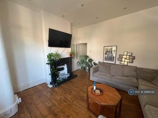 2 bedroom maisonette to rent