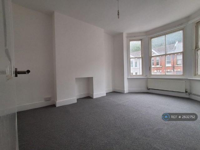 2 bedroom maisonette to rent