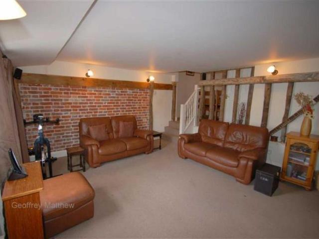 2 bedroom maisonette to rent