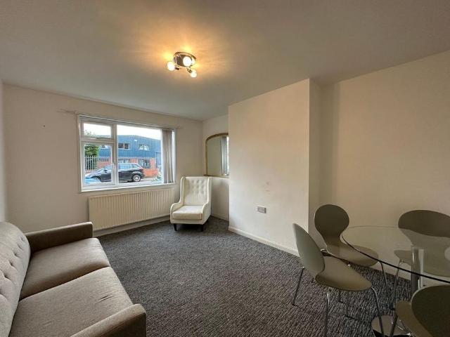 2 bedroom maisonette to rent
