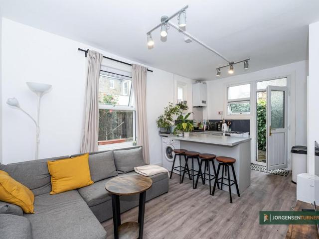 2 bedroom maisonette to rent