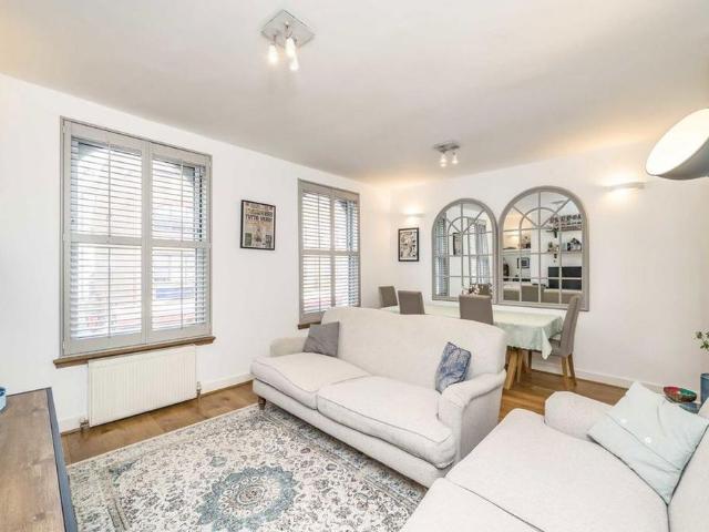 2 bedroom maisonette to rent