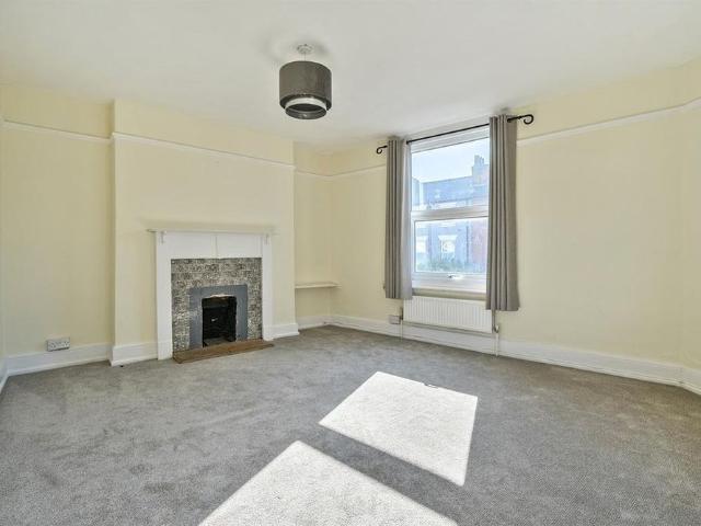 2 bedroom maisonette to rent
