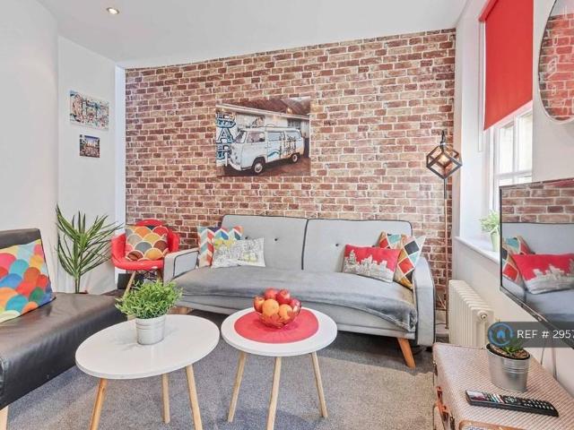 2 bedroom maisonette to rent