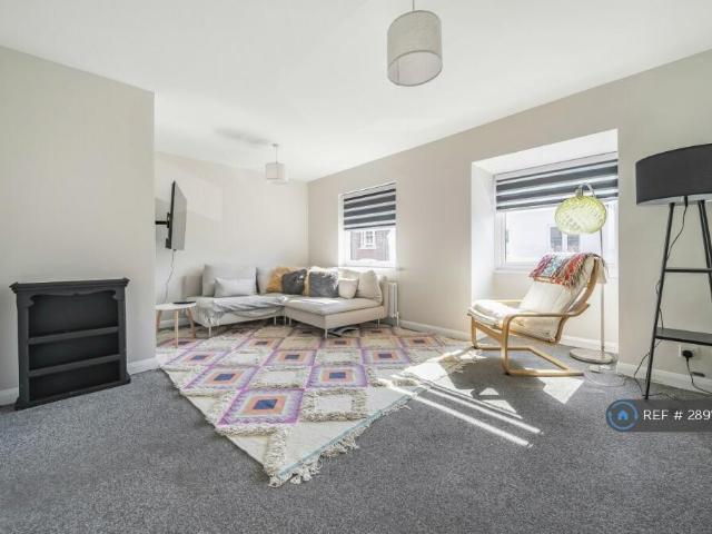 2 bedroom maisonette to rent