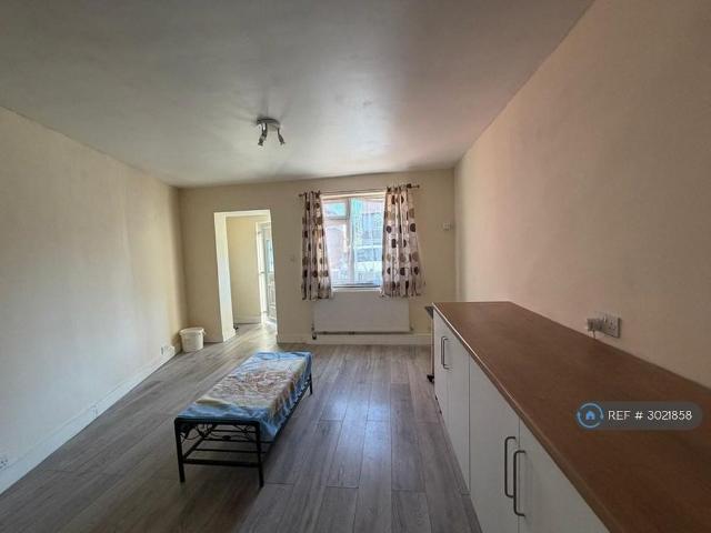 2 bedroom maisonette to rent