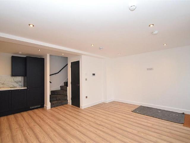 2 bedroom maisonette to rent