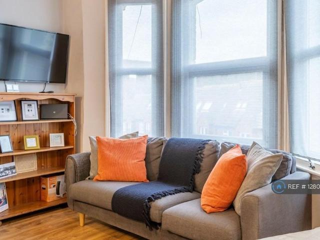 2 bedroom maisonette to rent
