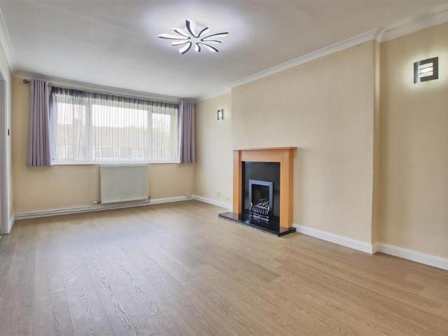 2 bedroom maisonette to rent