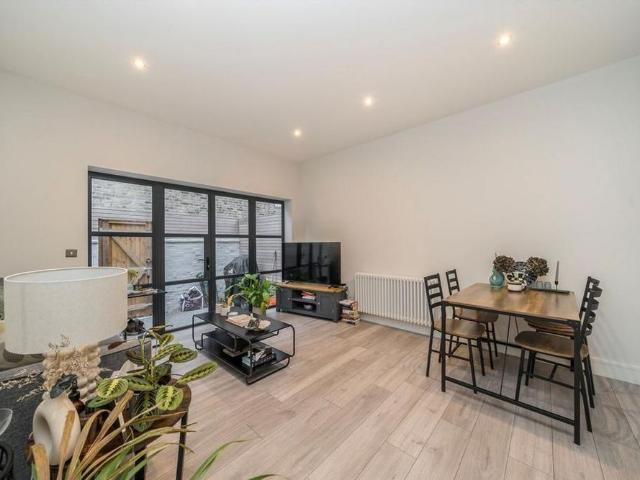 2 bedroom maisonette to rent