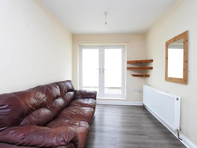 2 bedroom maisonette to rent