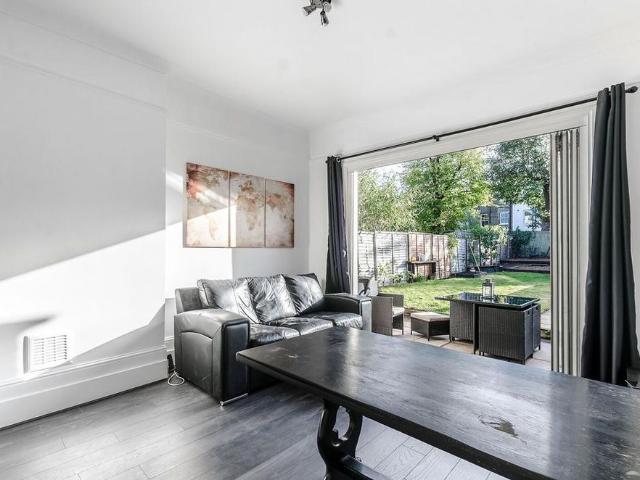 2 bedroom maisonette to rent