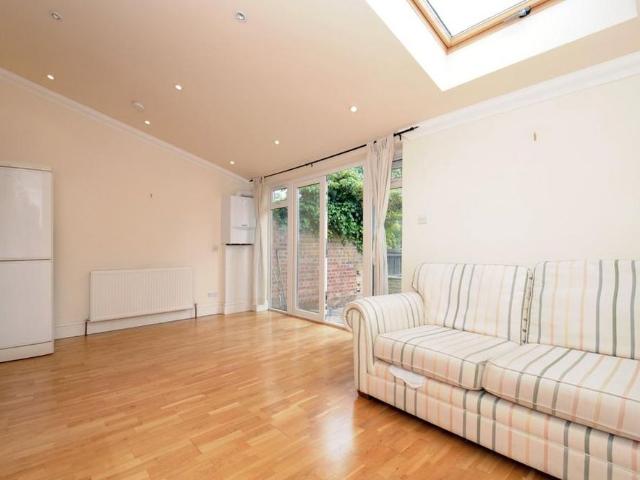 2 bedroom maisonette to rent