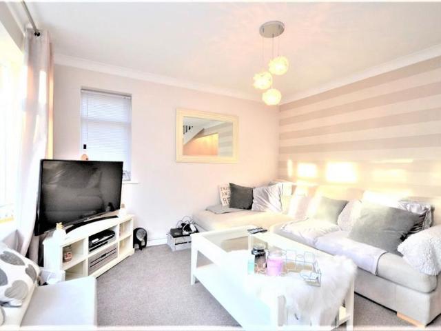 2 bedroom maisonette to rent