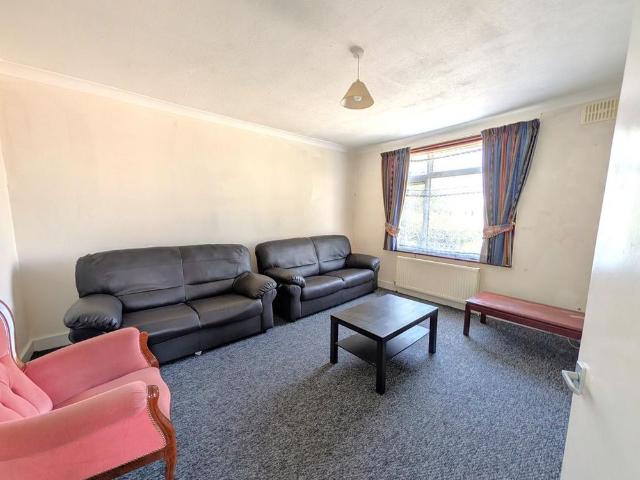 2 bedroom maisonette to rent