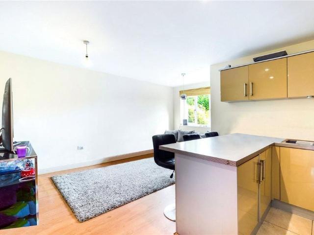 2 bedroom maisonette to rent