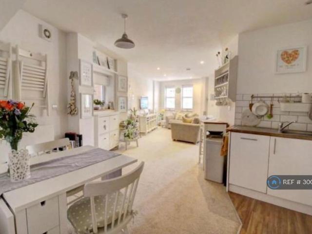 2 bedroom maisonette to rent
