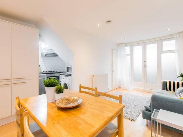 2 bedroom maisonette to rent