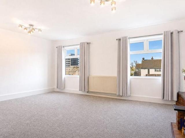 2 bedroom maisonette to rent