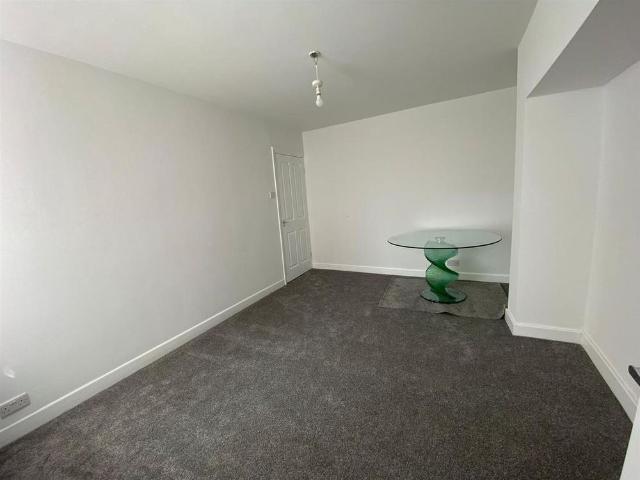 2 bedroom maisonette to rent