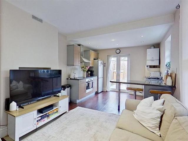 2 bedroom maisonette to rent
