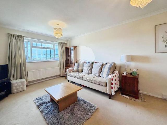 2 bedroom maisonette to rent