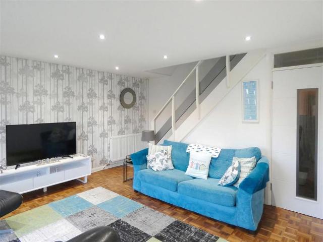 2 bedroom maisonette to rent