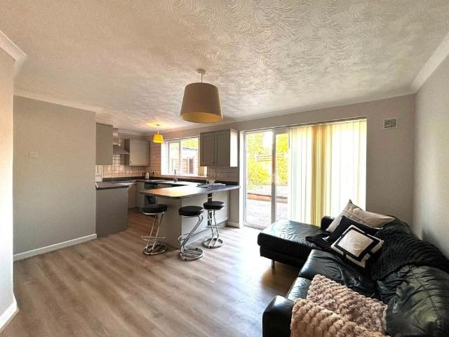 2 bedroom maisonette to rent
