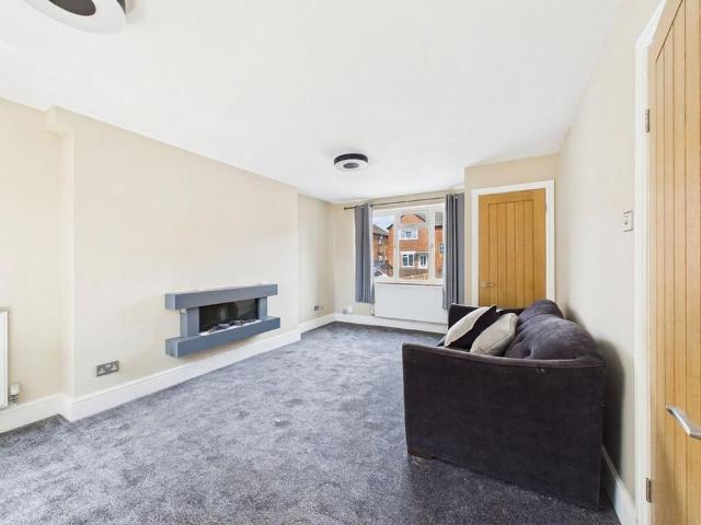 2 bedroom maisonette to rent