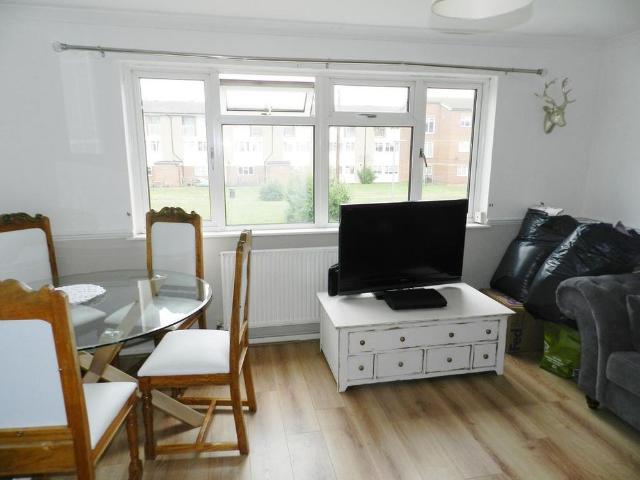 2 bedroom maisonette to rent