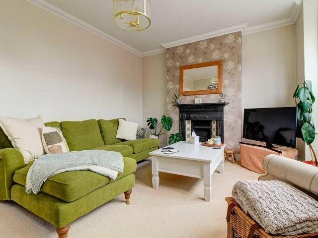 2 bedroom maisonette to rent