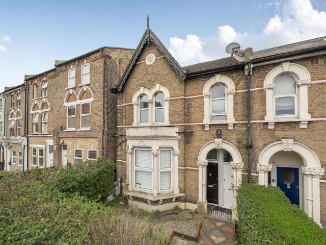 2 bedroom maisonette to rent