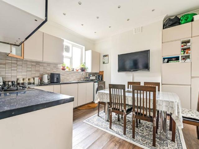 2 bedroom maisonette to rent