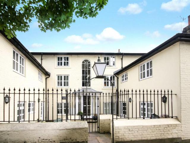 2 bedroom maisonette to rent